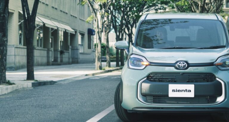 【2025年最新版】レクサス新型「LBX Elegant」が凄い！130万円差でも上級感あふれる“最安グレード”の実力とは？ | LIB CAR DEPT.